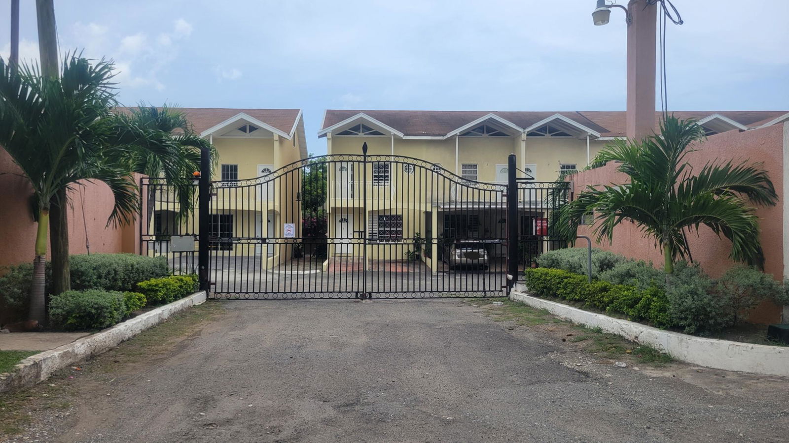 Buena Vida Townhouse for Rent in St. Andrew - 2BR, 2.5BA