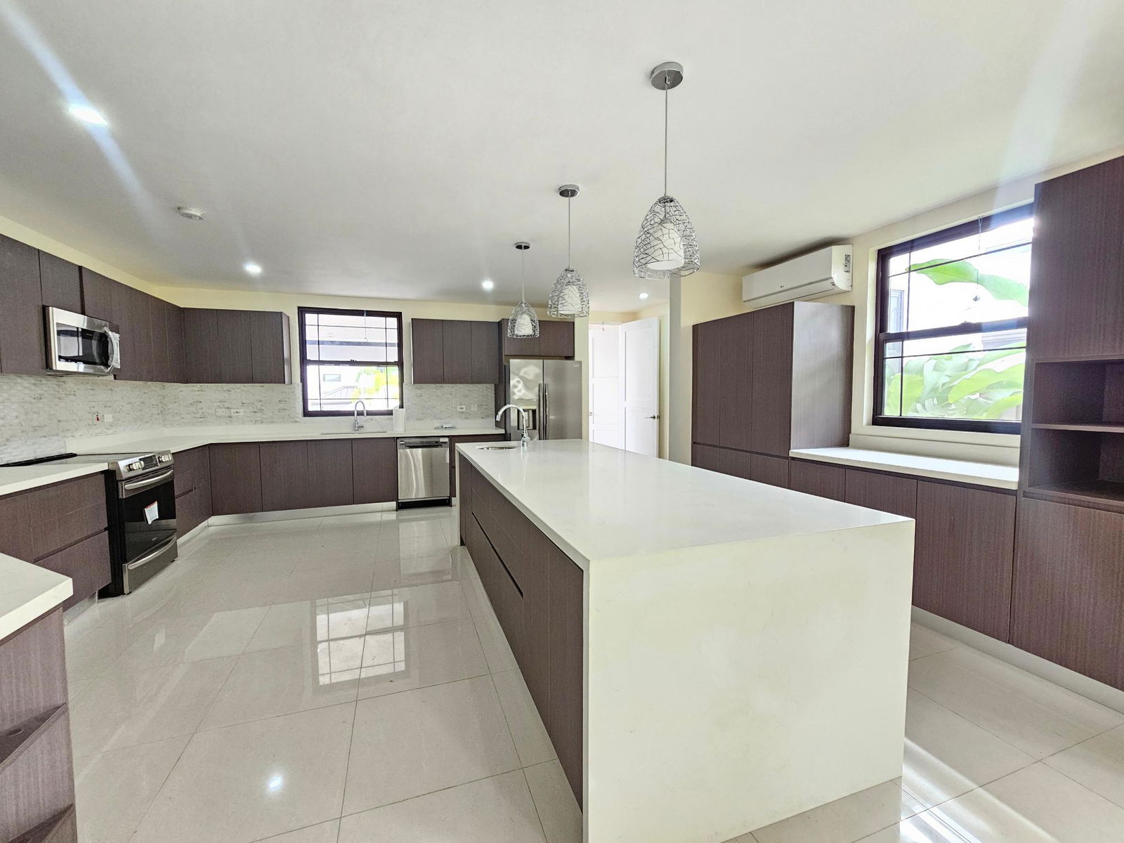 Luxury Villa for Sale in Kingston - 4 Bedrooms, Private Pool