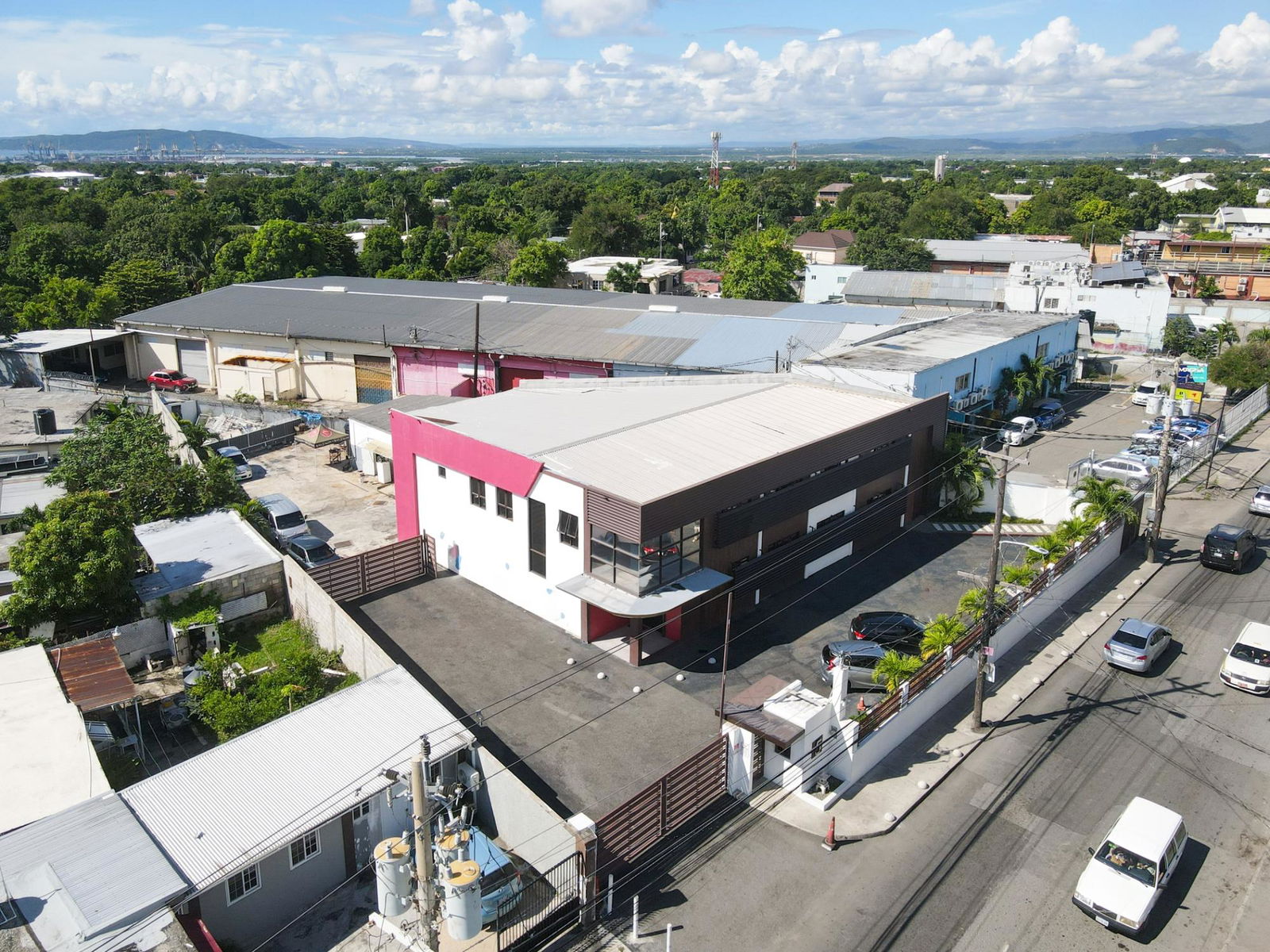 Prime Commercial Space for Rent on Molynes Road, Kingston 10