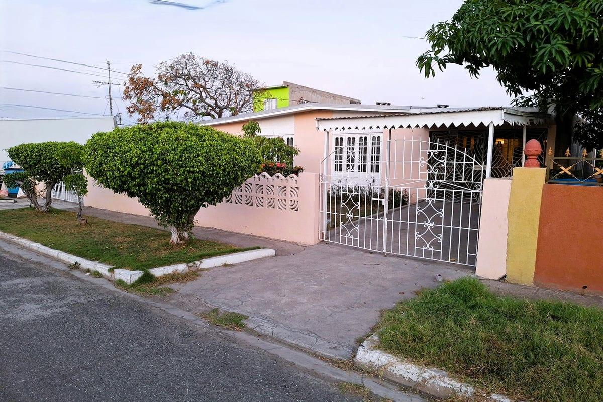 4 Bedroom House for Sale in Edgewater, Portmore, Jamaica