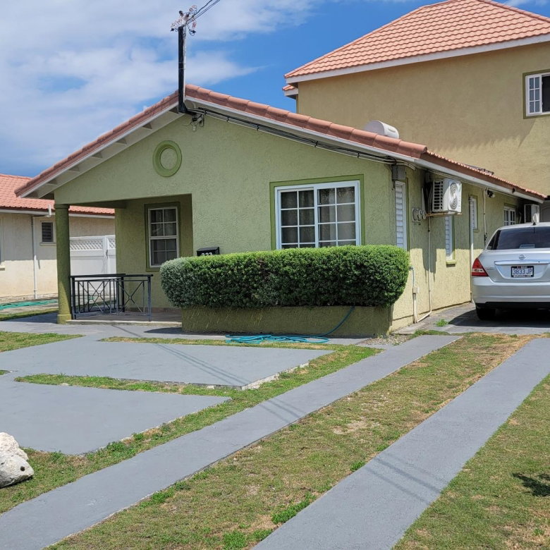 Oak Estate: Modern House for Rent in Portmore, Jamaica
