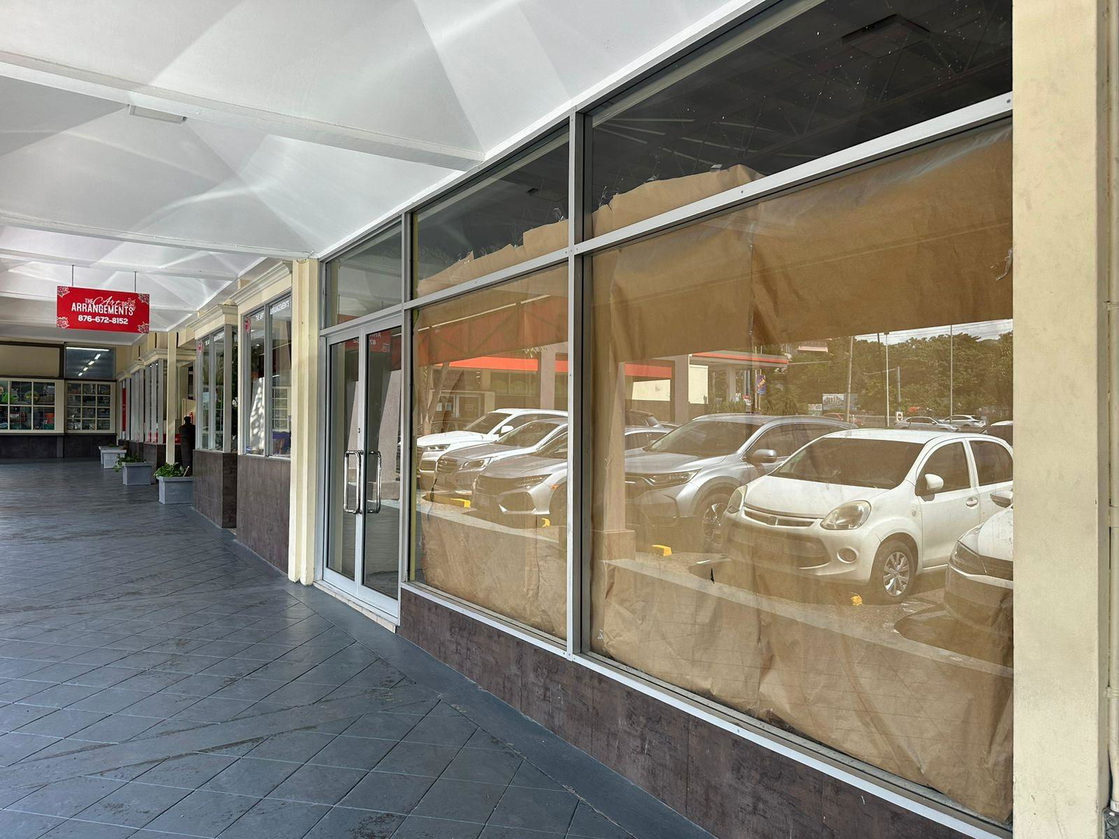 Prime Commercial Space for Rent in Manor Park Plaza - 1075 Sq Ft