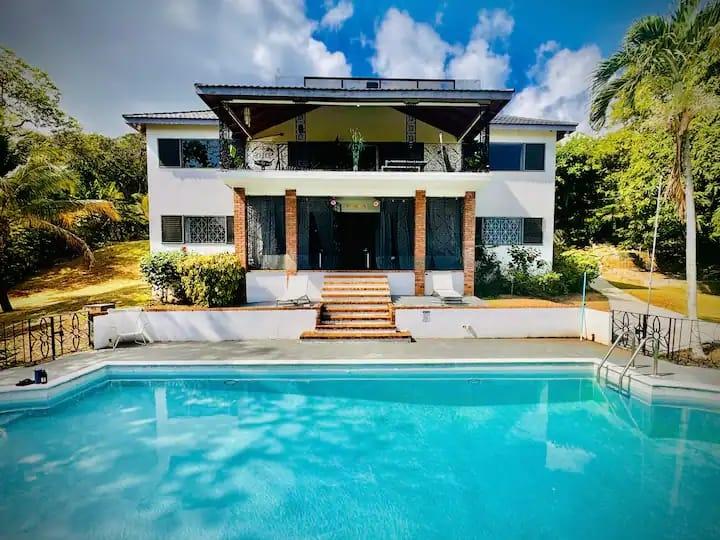 Villa Dianna: Stunning 3-Bedroom Rental in Ocho Rios, Jamaica