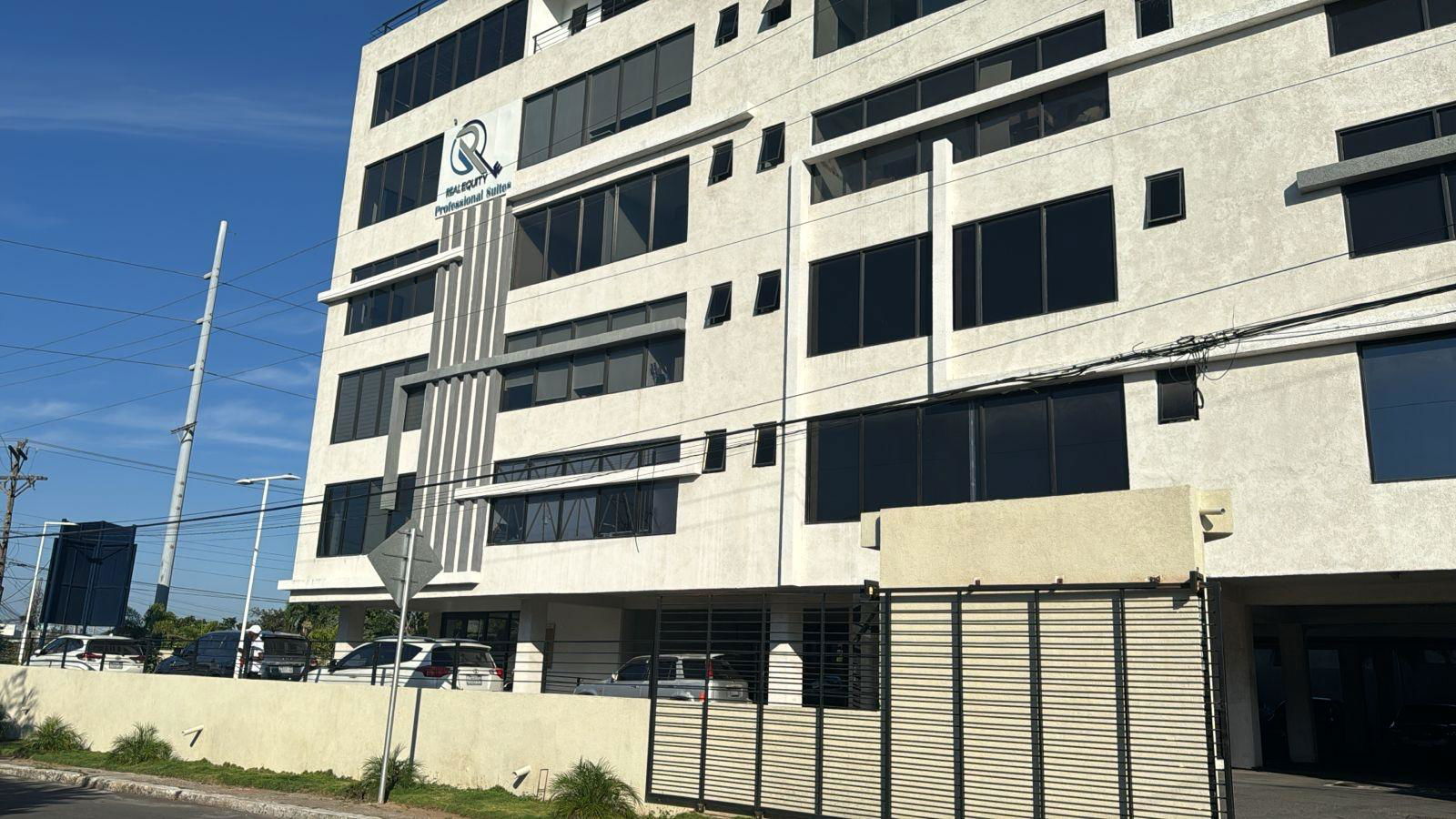 Prime Commercial Unit for Rent in Kingston 6 - 700 sq ft