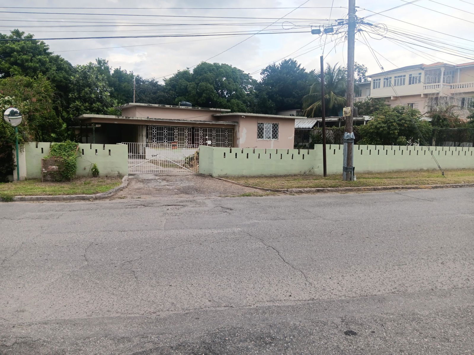 Spacious 4-Bedroom House for Rent in Kingston 6, Jamaica