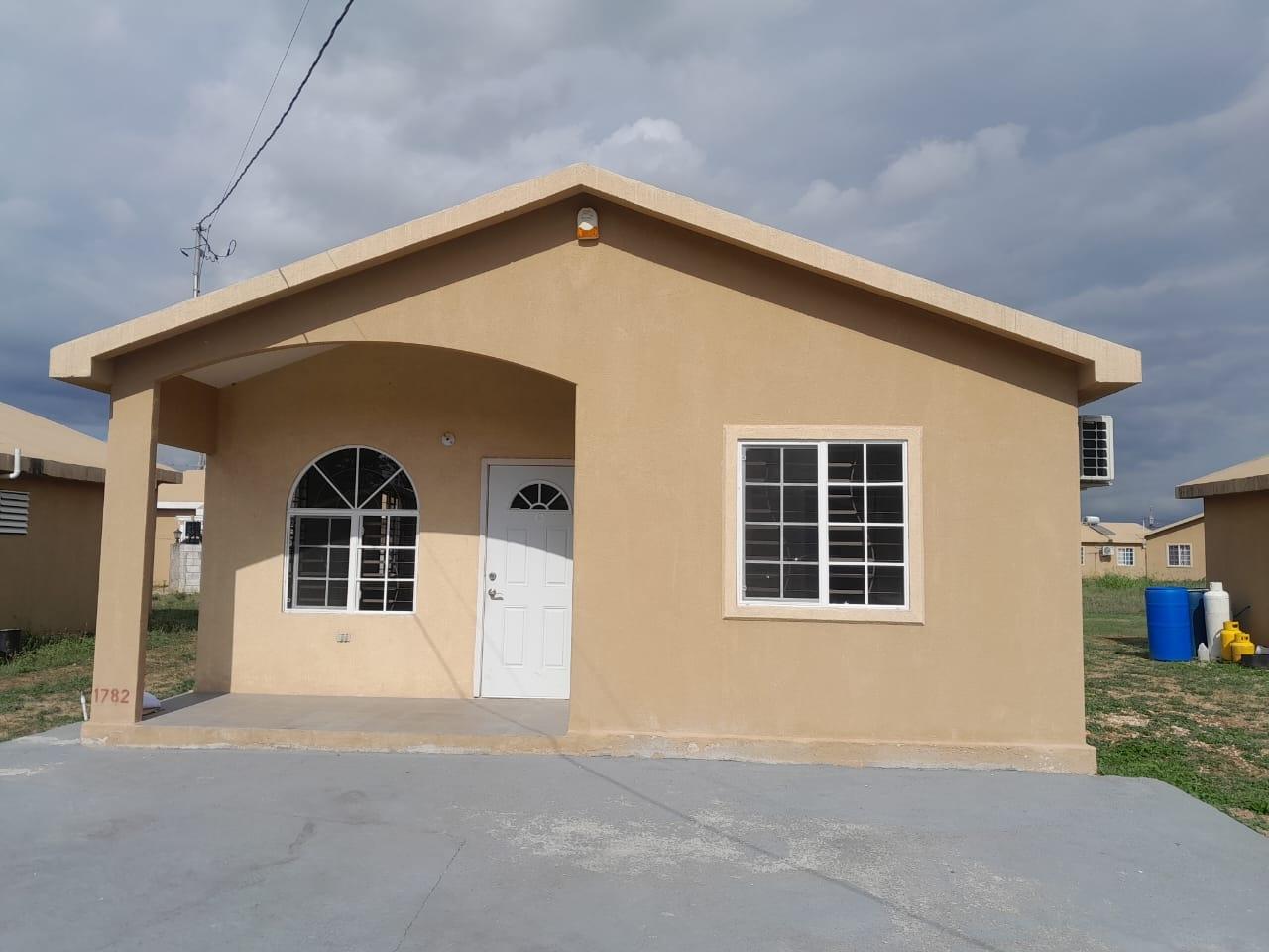 Charming 2-Bedroom House for Rent in Gated Community, St. Catherine