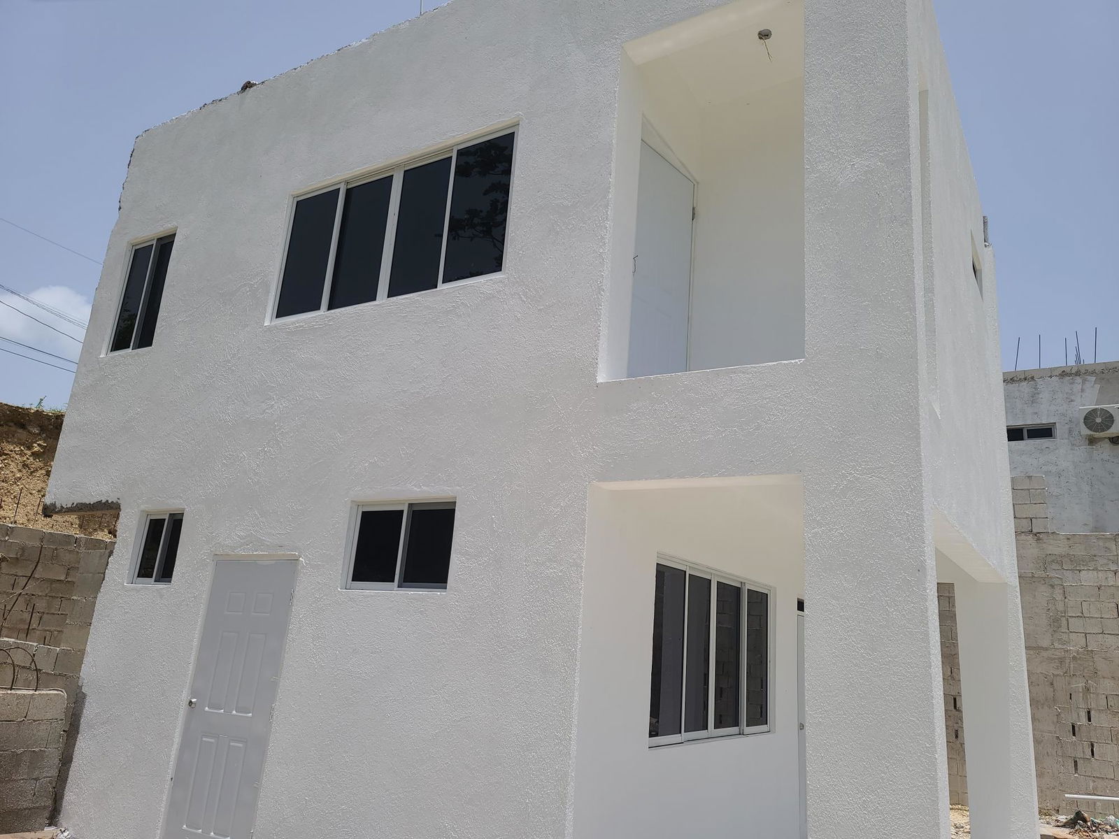 Modern Studio Apartment for Long-Term Rent in Meadows of Irwin, Jamaica