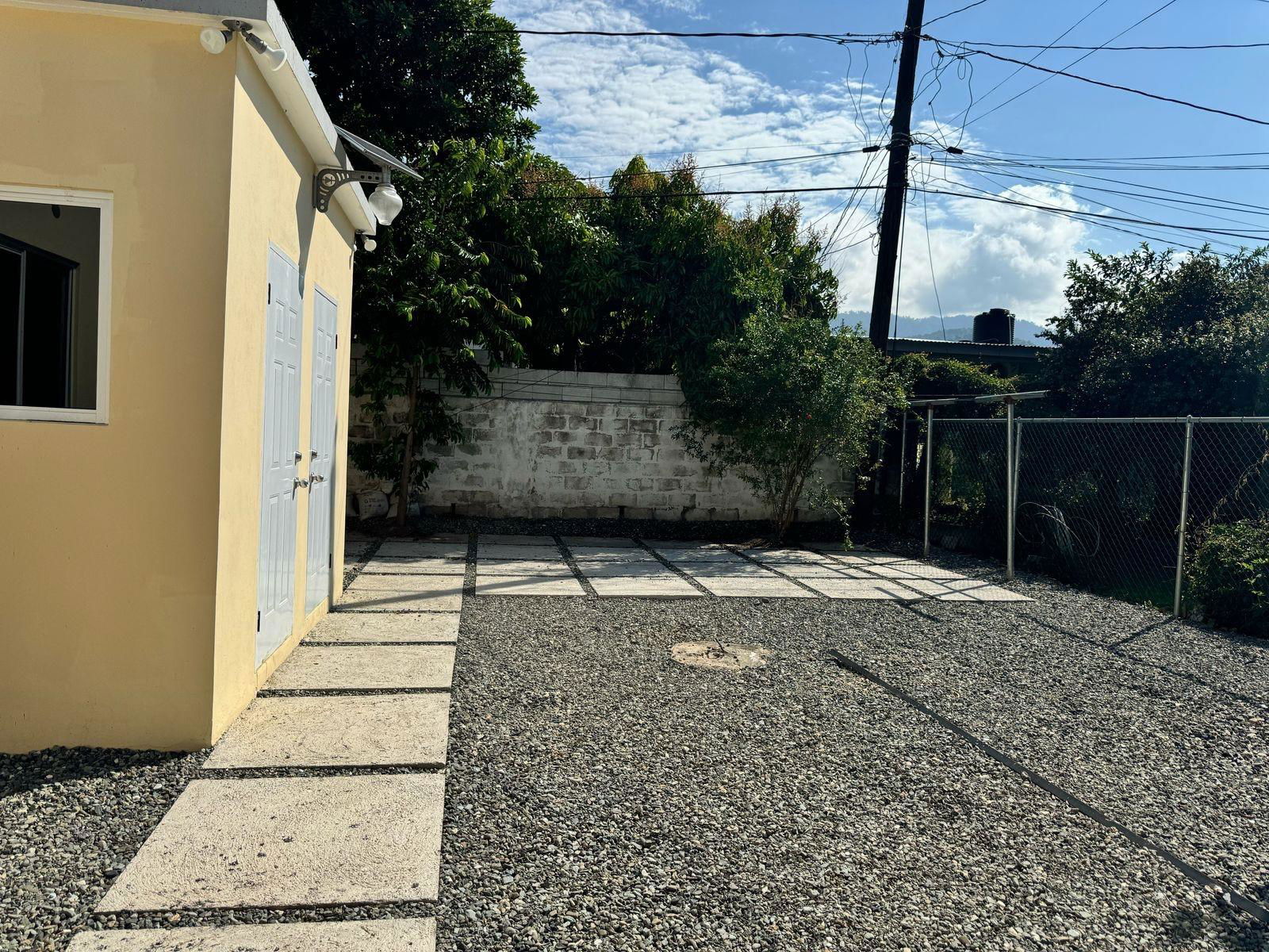 Charming 1-Bedroom Apartment for Rent in Kingston 6, Jamaica