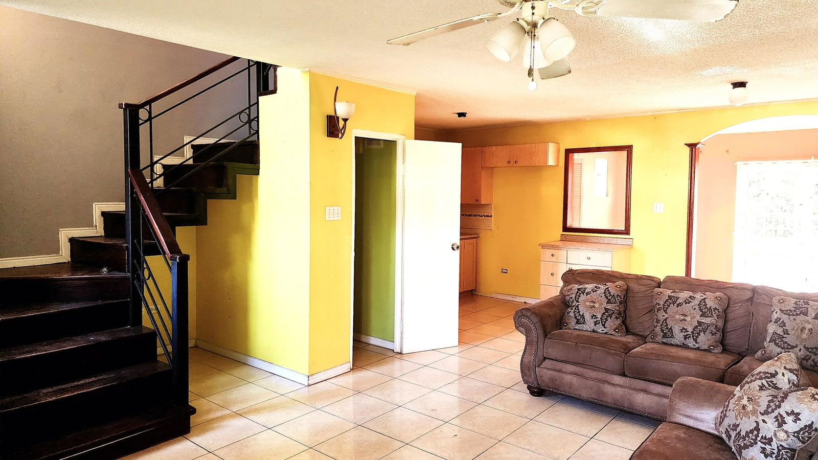 Charming 2-Bedroom Townhouse for Rent in Portmore Country Club 2, St ...