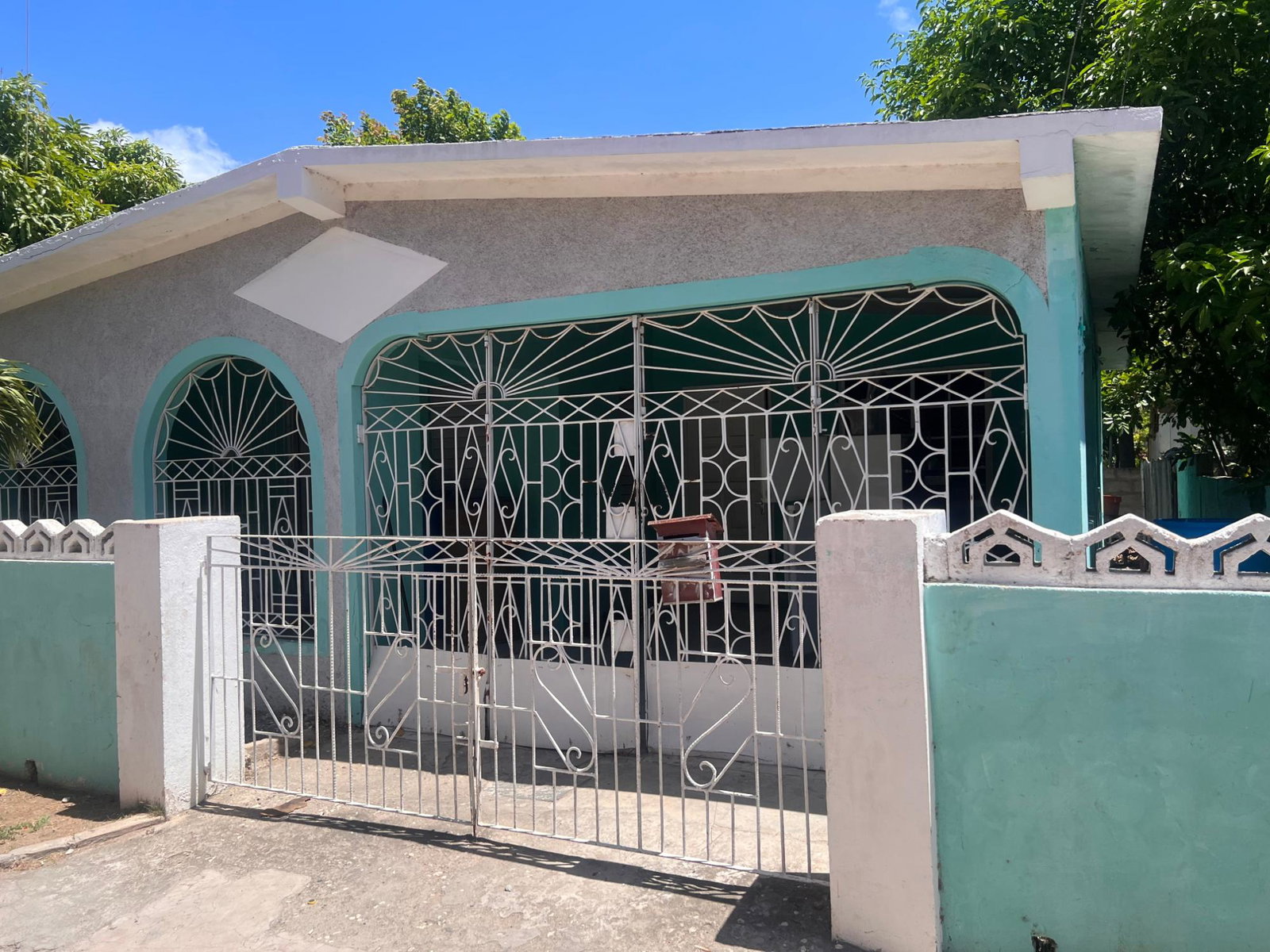 Fixer Upper 3-Bedroom House for Sale in Braeton, St. Catherine, Jamaica
