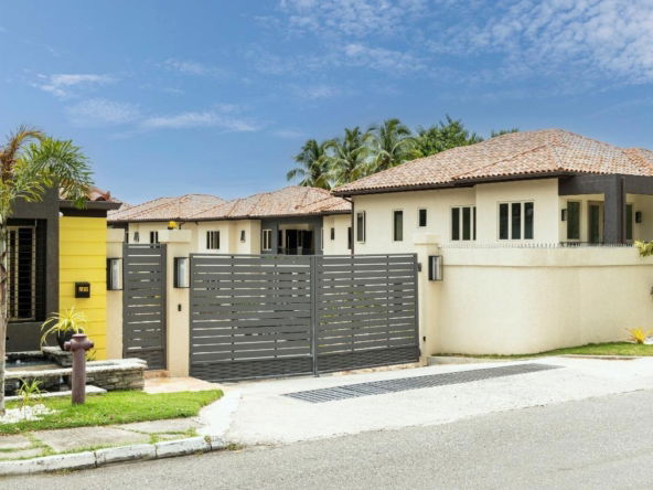 Luxury Apartment for Rent in Kingston, Jamaica - Stunning Views & Amenities