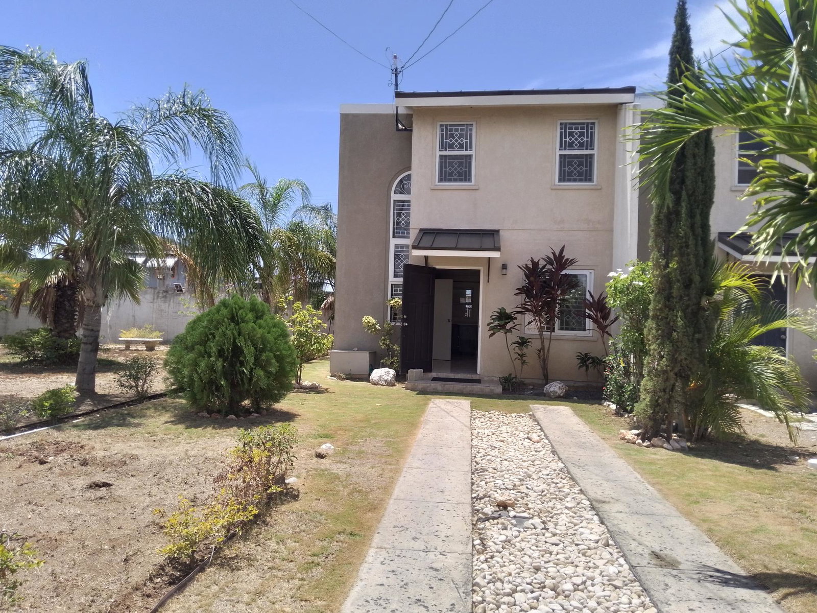 Renovated 2 Bedroom Townhouse for Rent at The Bermonde, Greater ...
